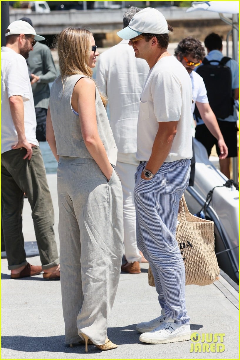 Margot Robbie & Husband Tom Ackerley Look So Cute Together in New ...