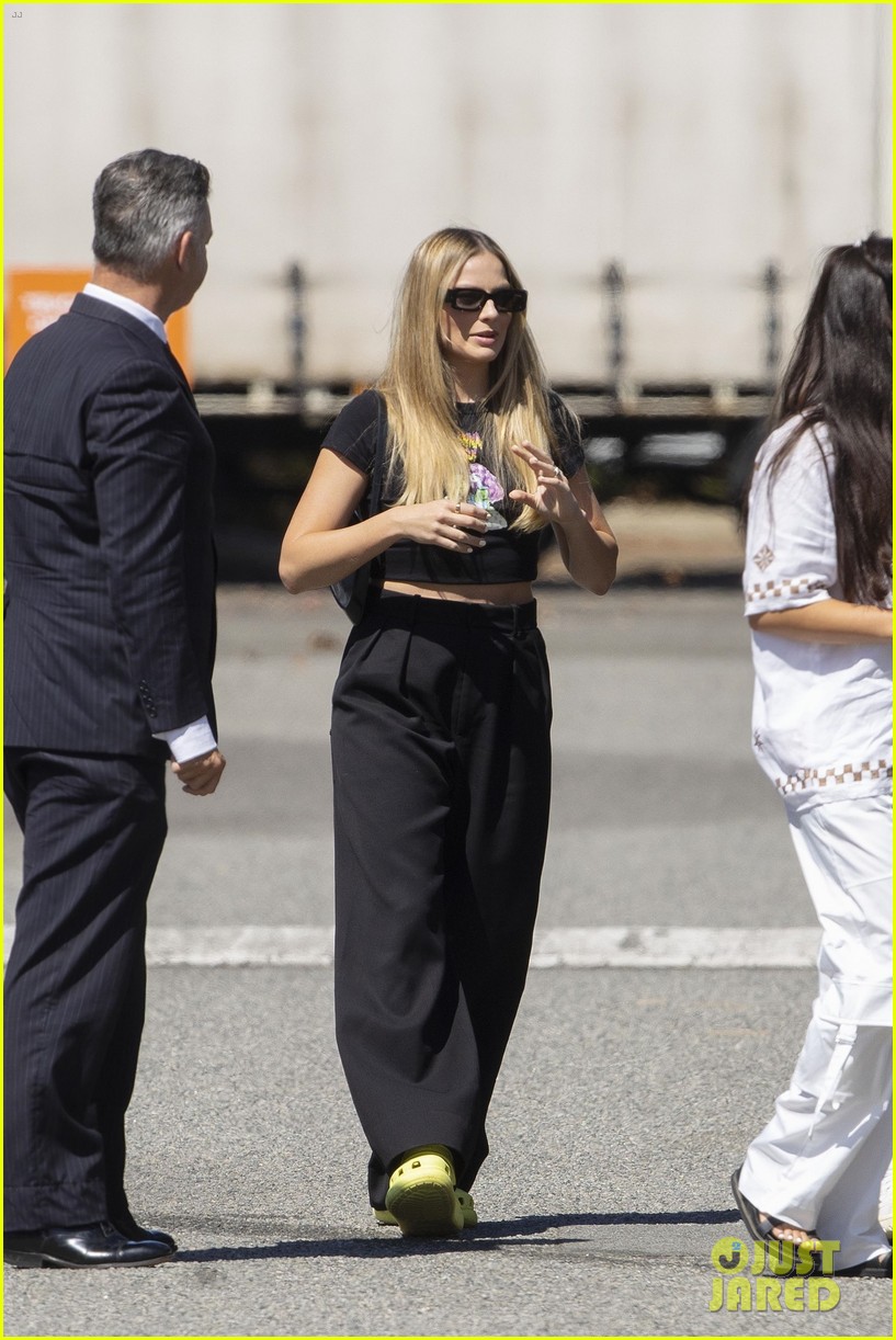 Margot Robbie Rocks Neon Yellow Crocs for Meeting Outing with Husband ...