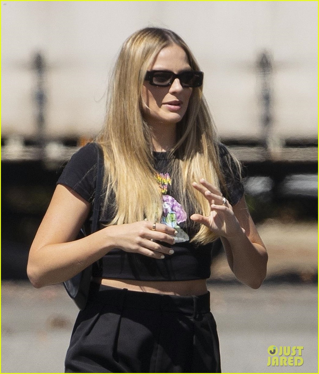 Margot Robbie Rocks Neon Yellow Crocs for Meeting Outing with Husband ...