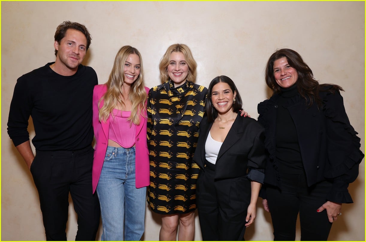 Margot Robbie Returns to Her Barbiecore Pink Outfits for 'Barbie ...