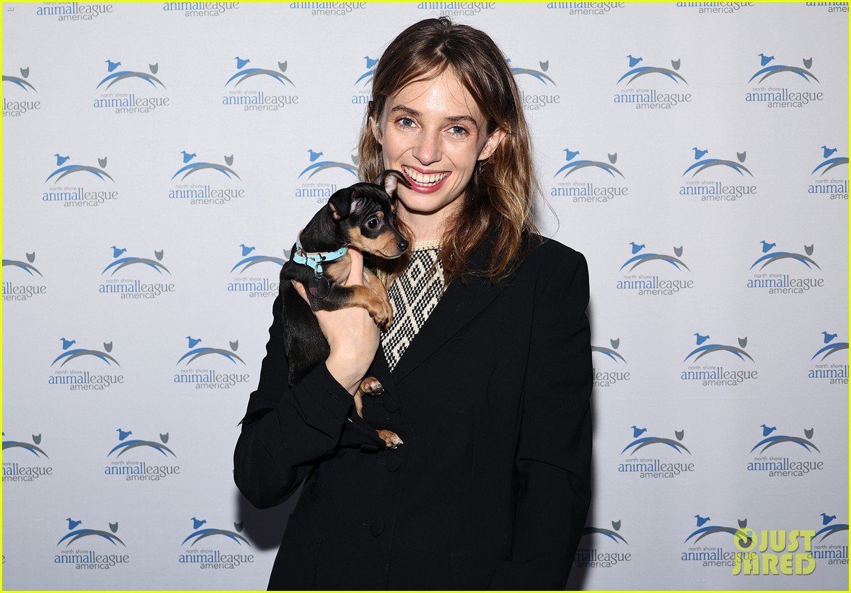 Maya Hawke Poses With Puppies at North Shore Animal League America's ...