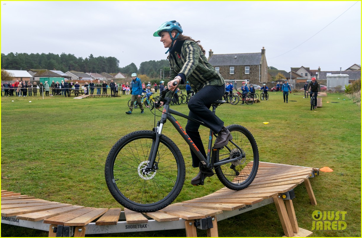 Kate Middleton Rides Bike in Scotland, Comforts Young Boy Who Fell Off ...