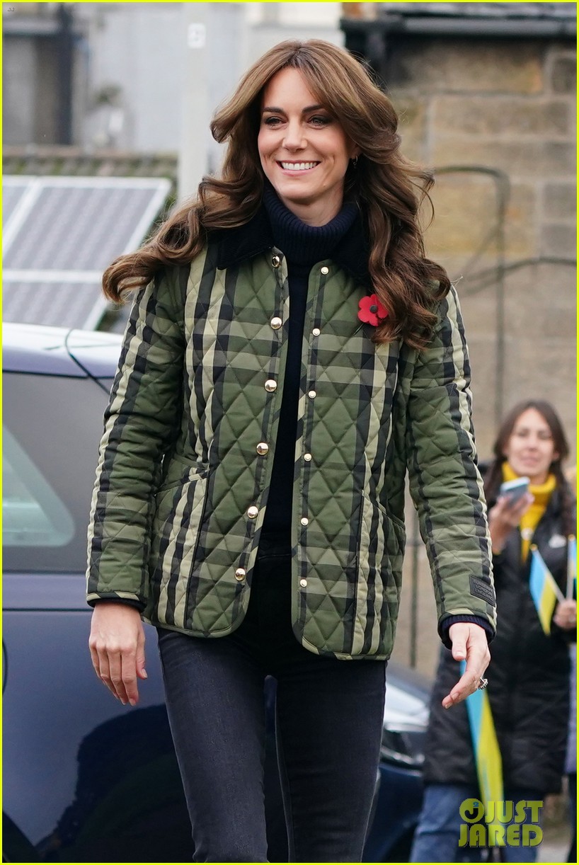 Kate Middleton Rides Bike in Scotland, Comforts Young Boy Who Fell Off ...