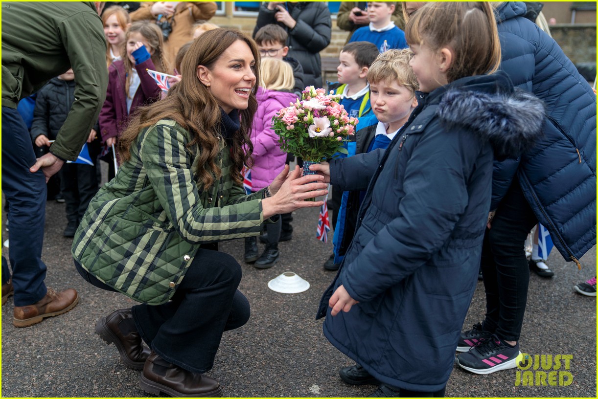 Kate Middleton Rides Bike in Scotland, Comforts Young Boy Who Fell Off ...