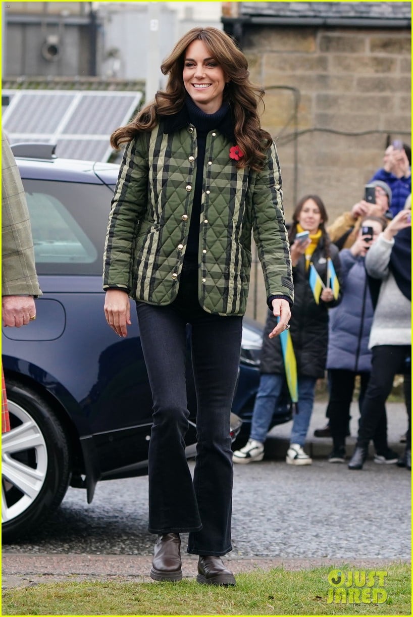 Kate Middleton Rides Bike in Scotland, Comforts Young Boy Who Fell Off ...