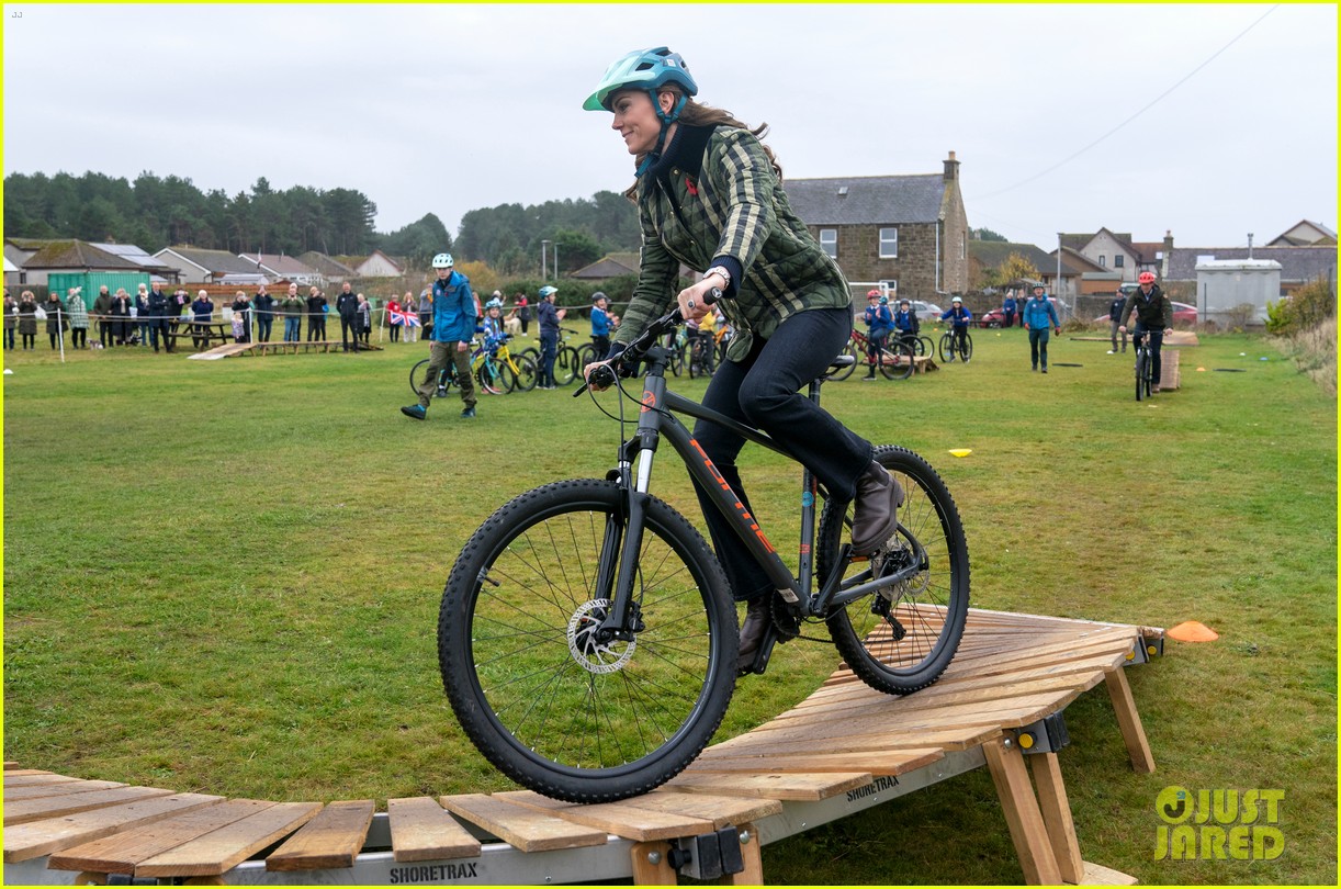 Kate Middleton Rides Bike in Scotland, Comforts Young Boy Who Fell Off ...