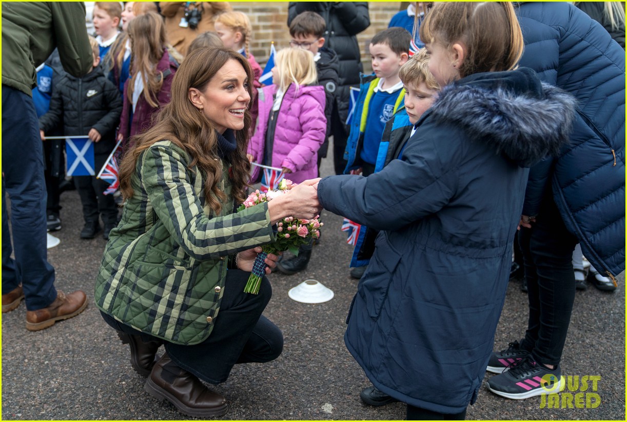Kate Middleton Rides Bike in Scotland, Comforts Young Boy Who Fell Off ...