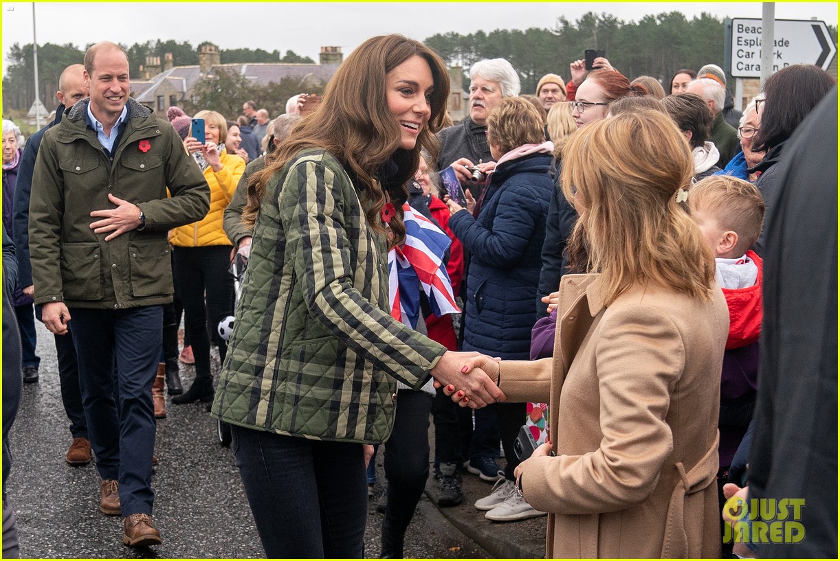 Kate Middleton Rides Bike in Scotland, Comforts Young Boy Who Fell Off ...