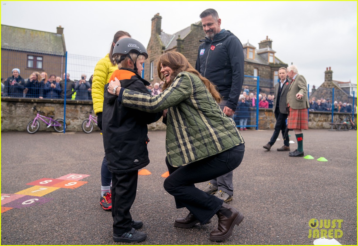 Kate Middleton Rides Bike in Scotland, Comforts Young Boy Who Fell Off ...
