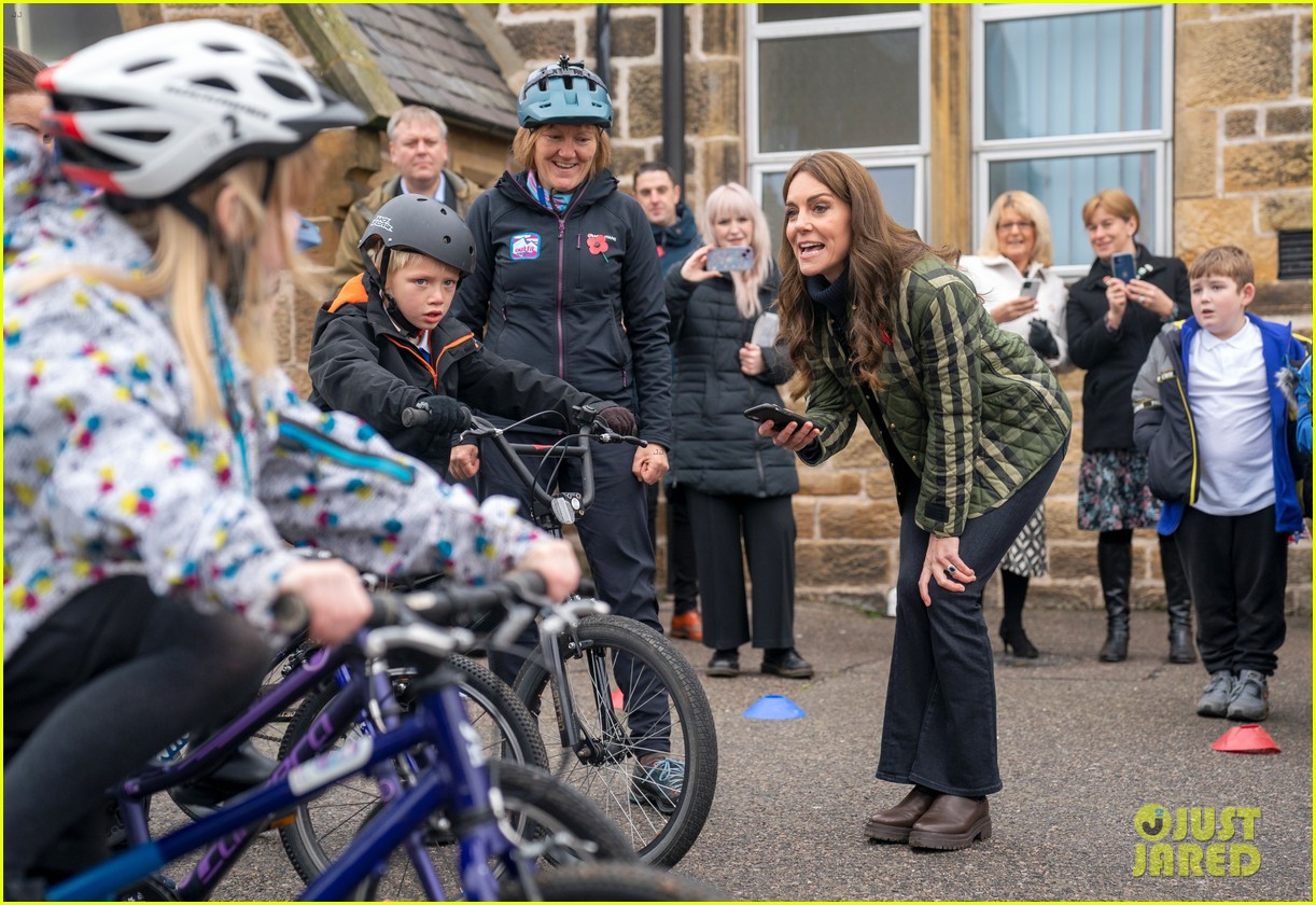 Kate Middleton Rides Bike in Scotland, Comforts Young Boy Who Fell Off ...