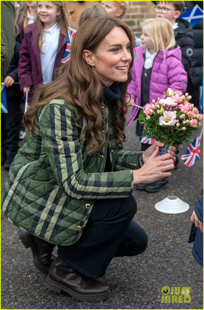 Kate Middleton Rides Bike in Scotland, Comforts Young Boy Who Fell Off ...