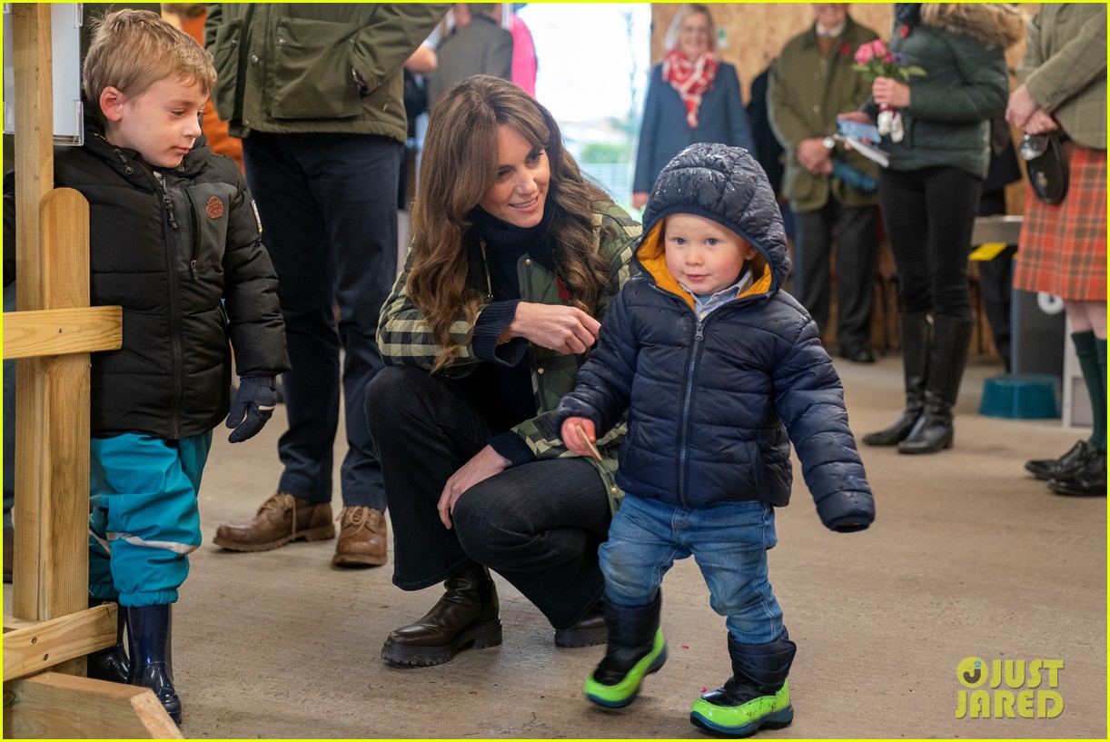 Kate Middleton Rides Bike in Scotland, Comforts Young Boy Who Fell Off ...