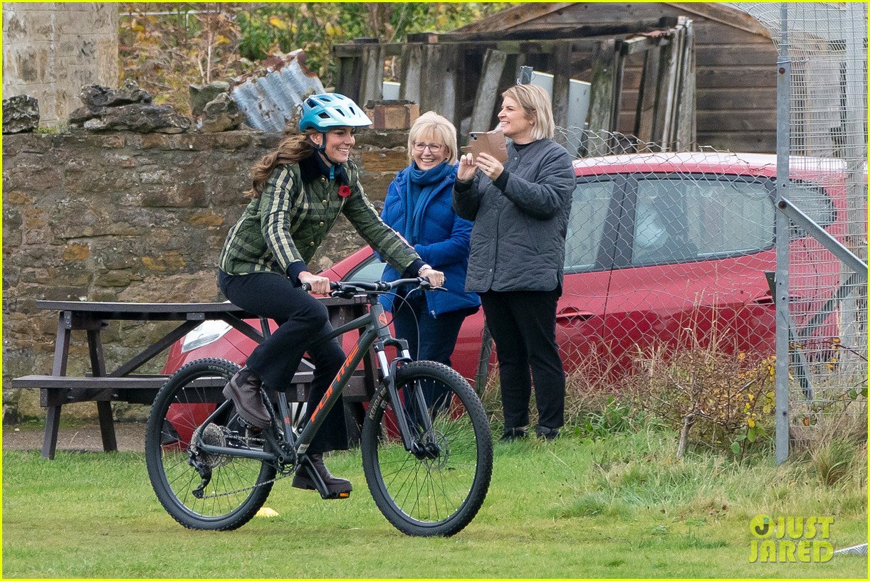 Kate Middleton Rides Bike in Scotland, Comforts Young Boy Who Fell Off ...
