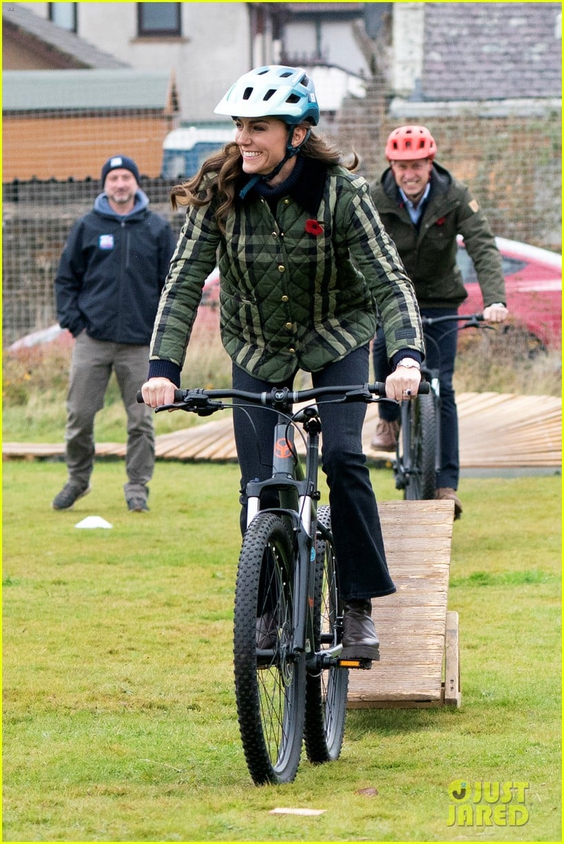 Kate Middleton Rides Bike in Scotland, Comforts Young Boy Who Fell Off ...