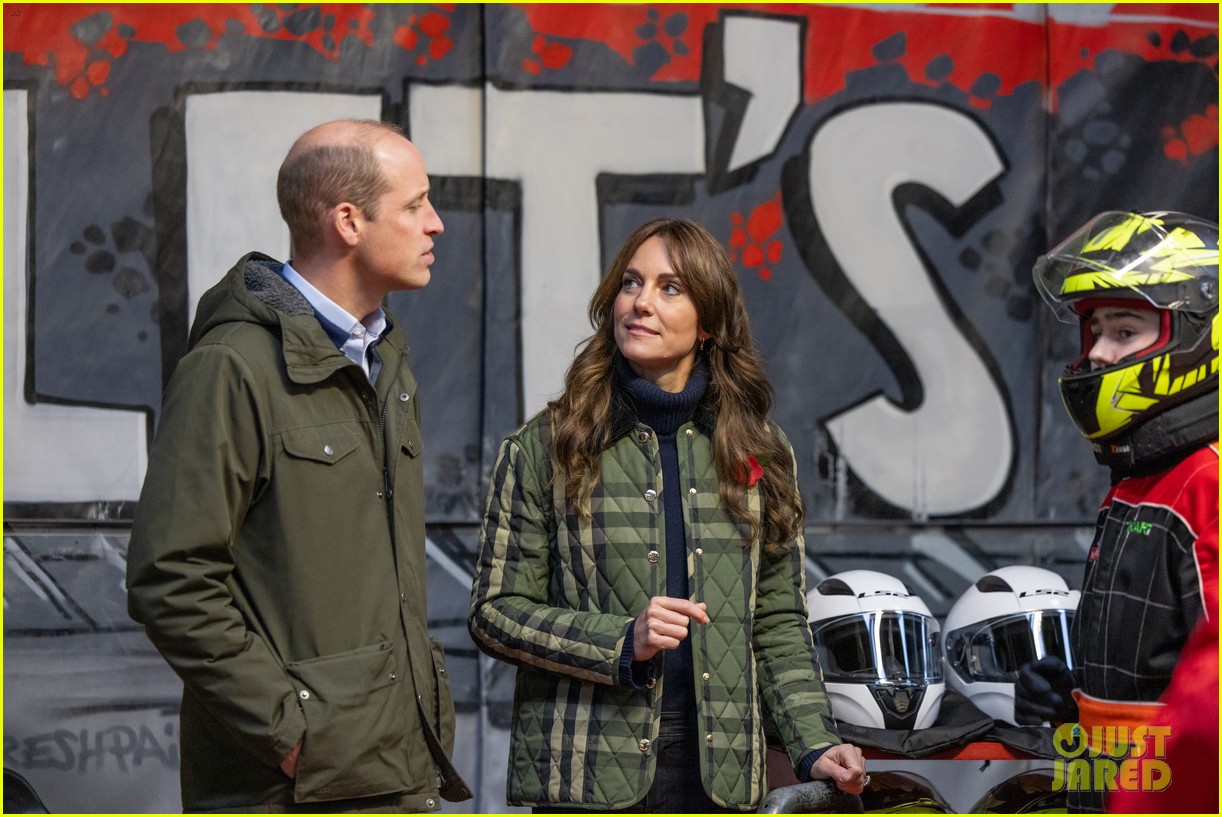 Kate Middleton Rides Bike in Scotland, Comforts Young Boy Who Fell Off ...