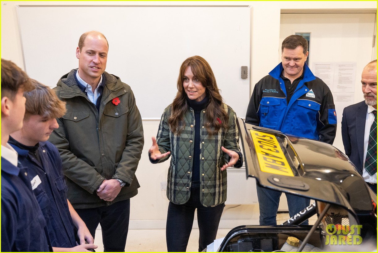 Kate Middleton Rides Bike in Scotland, Comforts Young Boy Who Fell Off ...