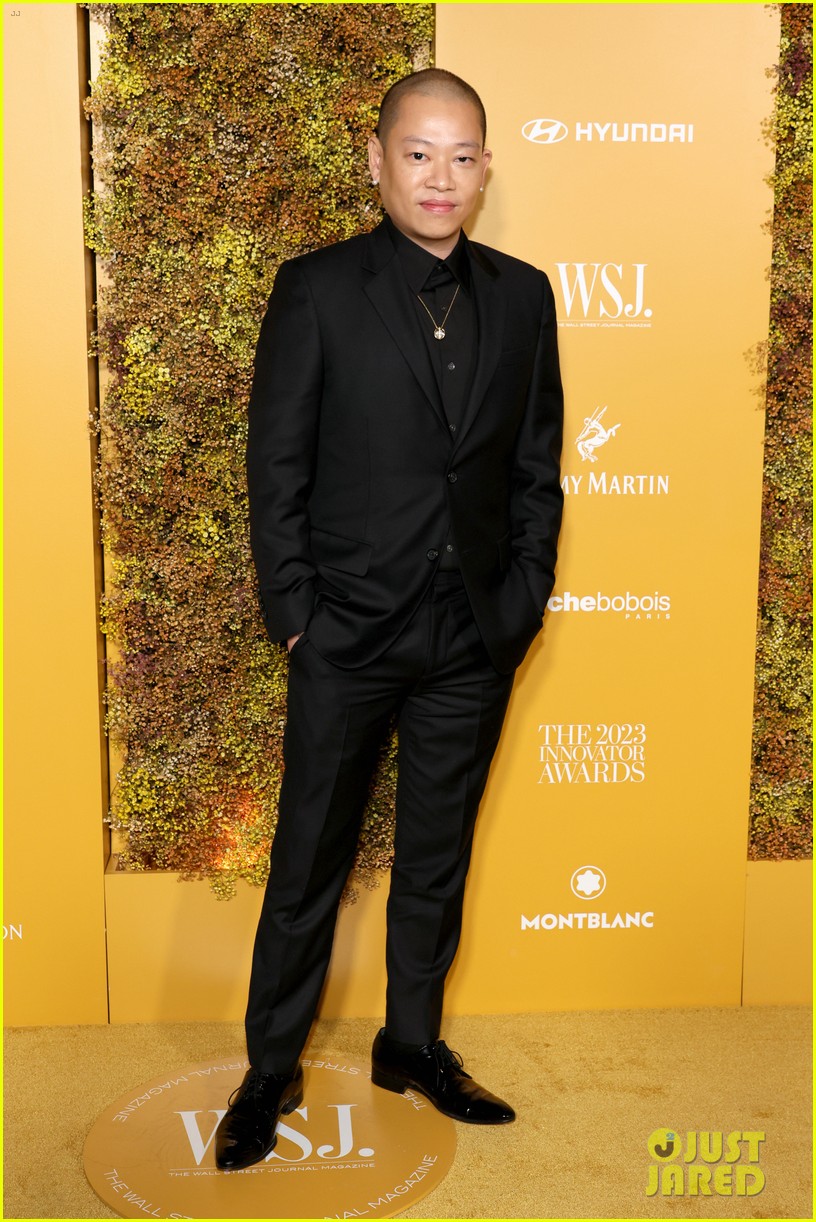 Renee Rapp, Trevor Noah, & Julia Louis-Dreyfus Arrive in Style for ...