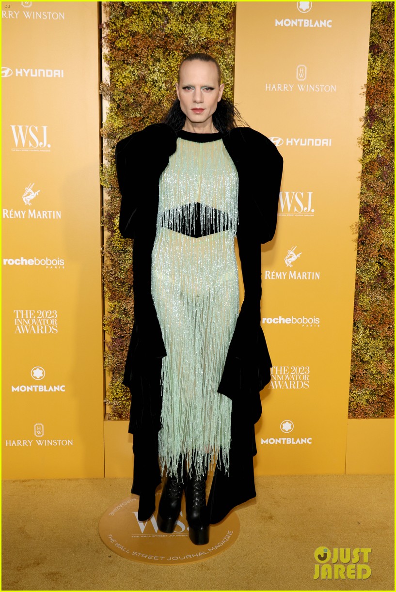 Renee Rapp, Trevor Noah, & Julia Louis-Dreyfus Arrive in Style for ...