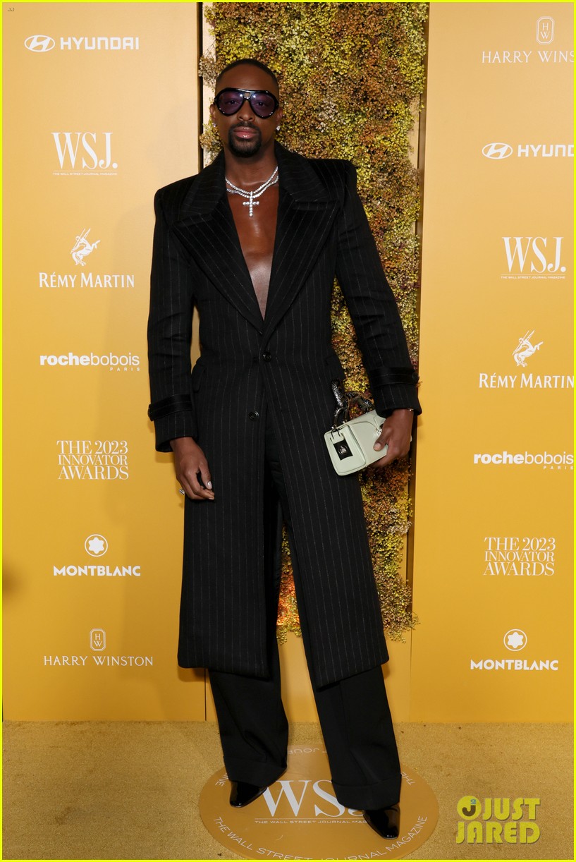 Renee Rapp, Trevor Noah, & Julia Louis-Dreyfus Arrive in Style for ...