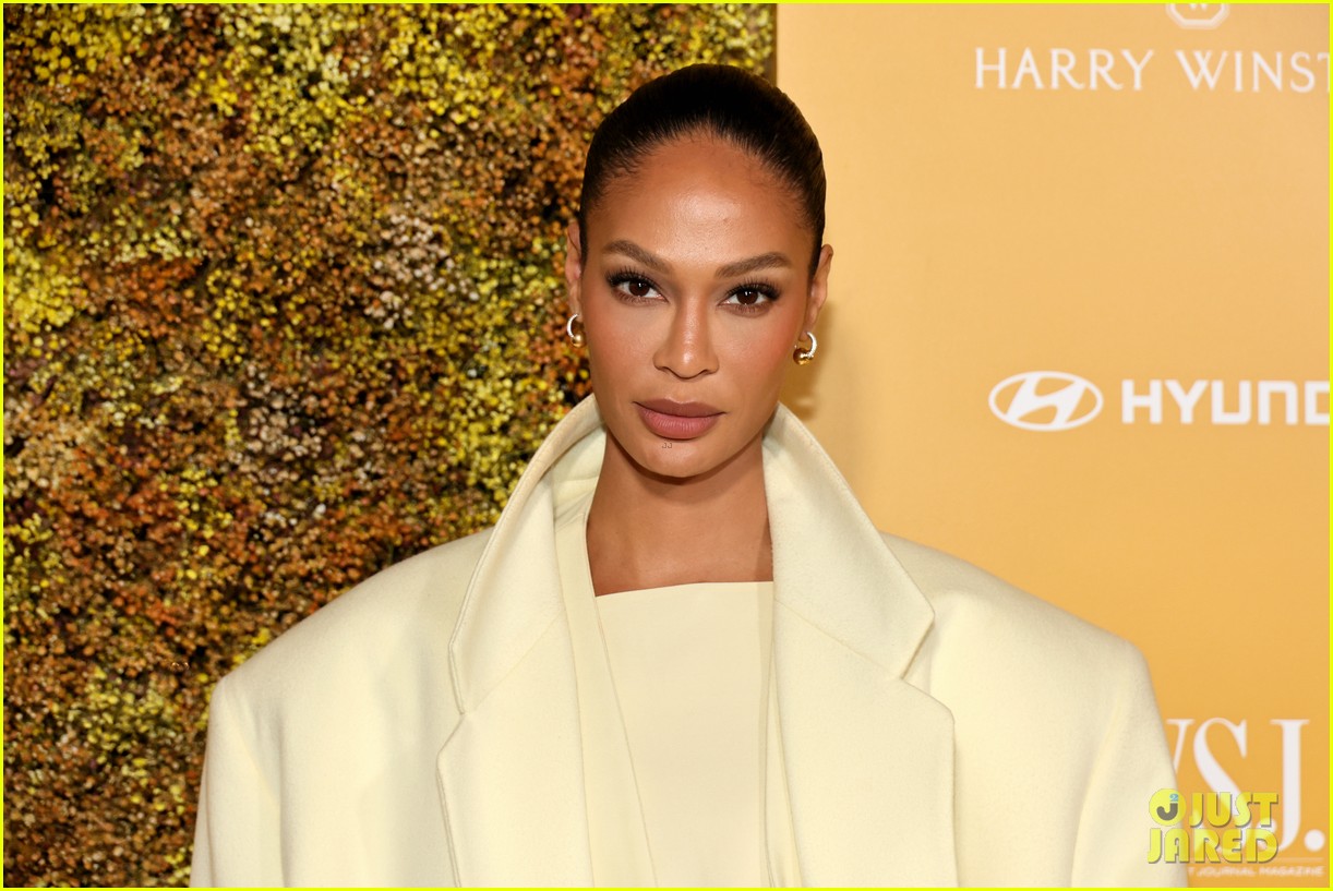 Renee Rapp, Trevor Noah, & Julia Louis-Dreyfus Arrive in Style for ...