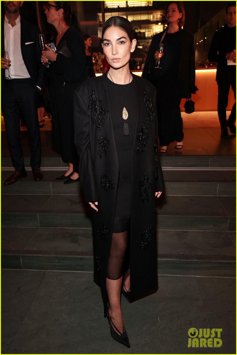 Renee Rapp, Trevor Noah, & Julia Louis-Dreyfus Arrive in Style for ...