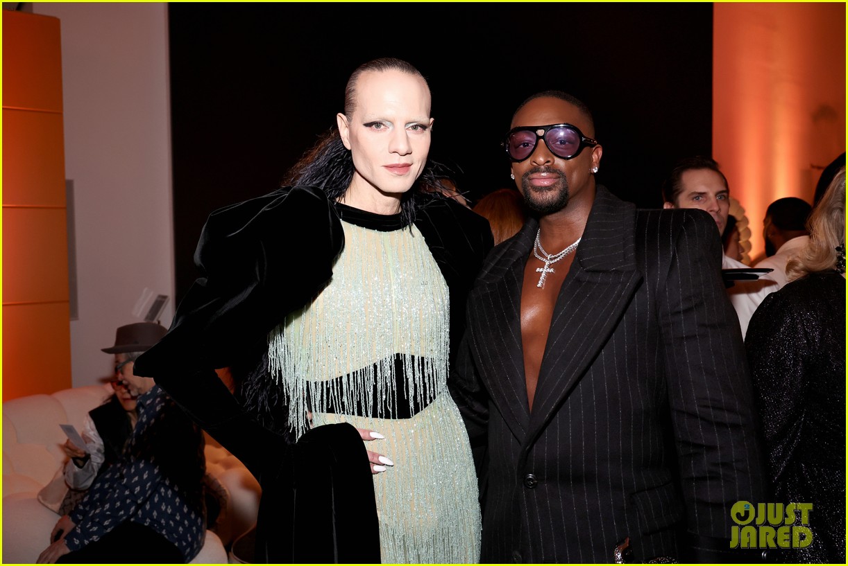 Renee Rapp, Trevor Noah, & Julia Louis-Dreyfus Arrive in Style for ...