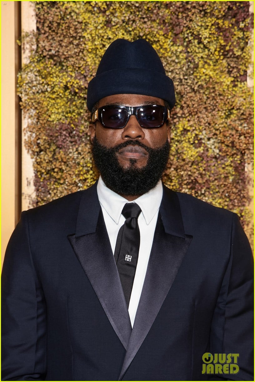 Renee Rapp, Trevor Noah, & Julia Louis-Dreyfus Arrive in Style for ...