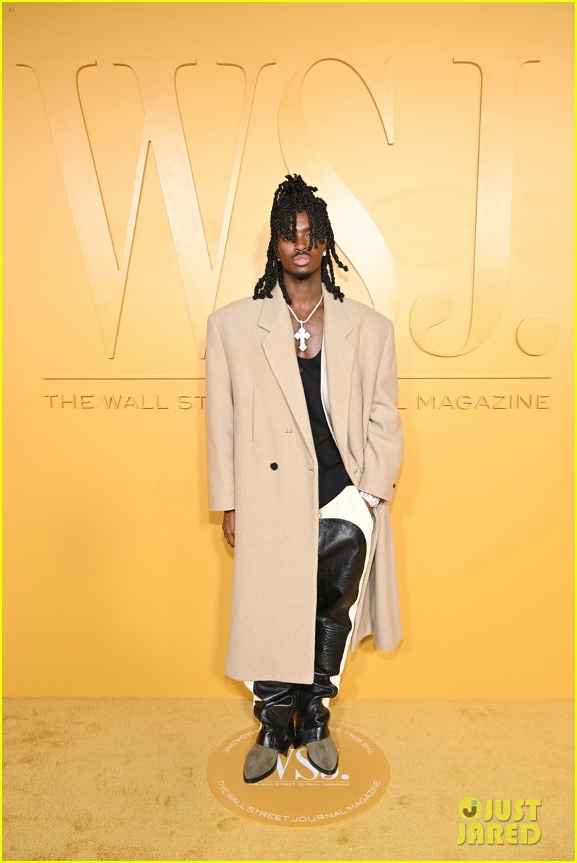 Renee Rapp, Trevor Noah, & Julia Louis-Dreyfus Arrive in Style for ...