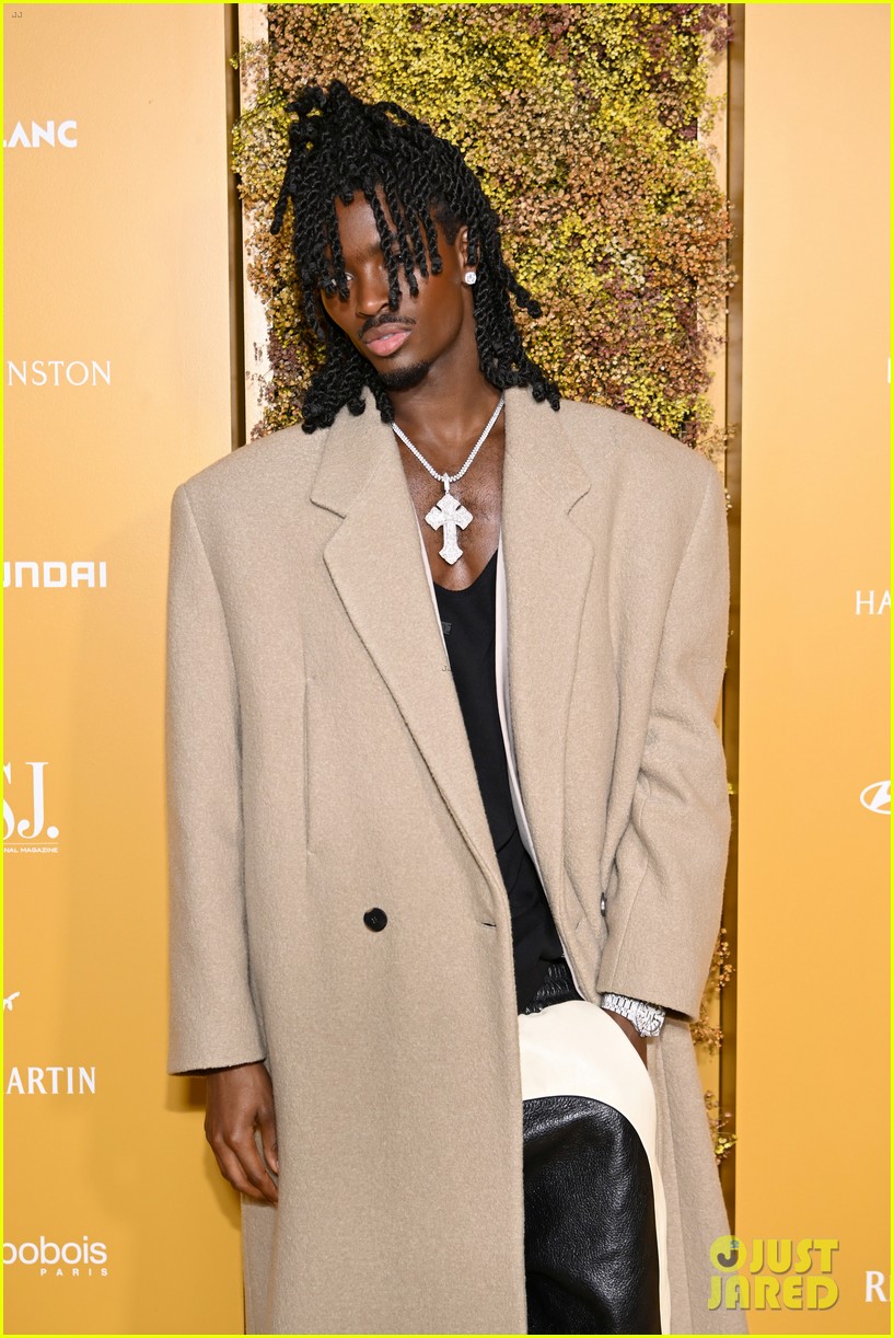 Renee Rapp, Trevor Noah, & Julia Louis-Dreyfus Arrive in Style for ...