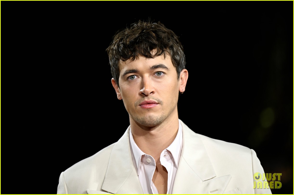 Rachel Zegler, Tom Blyth, & More Stars Stun at 'The Hunger Games: The ...