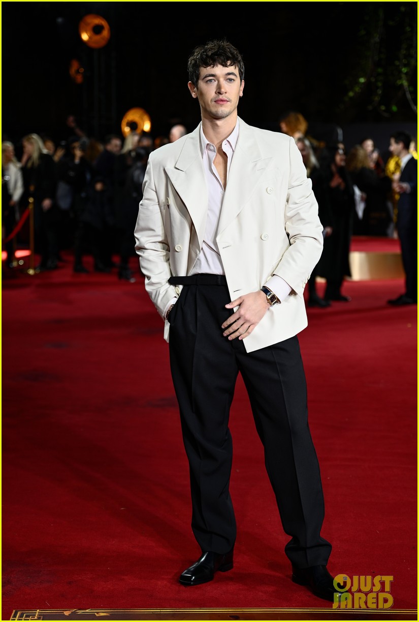 Rachel Zegler, Tom Blyth, & More Stars Stun at 'The Hunger Games: The ...