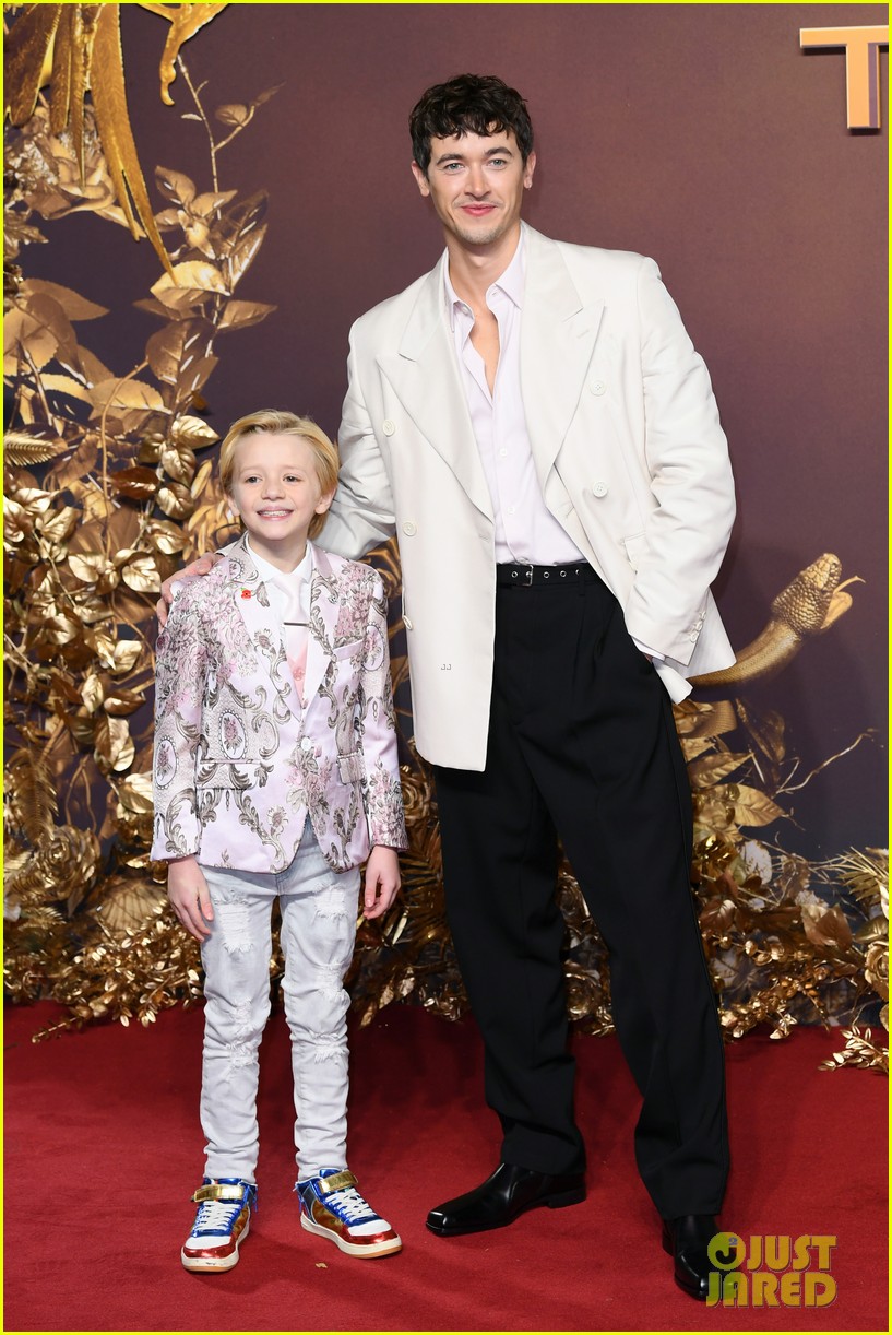 Rachel Zegler, Tom Blyth, & More Stars Stun at 'The Hunger Games: The ...