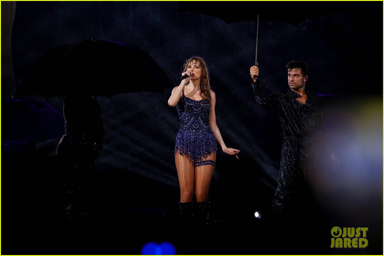 Photo: taylor swift rio rain show 108 | Photo 4988034 | Just Jared ...