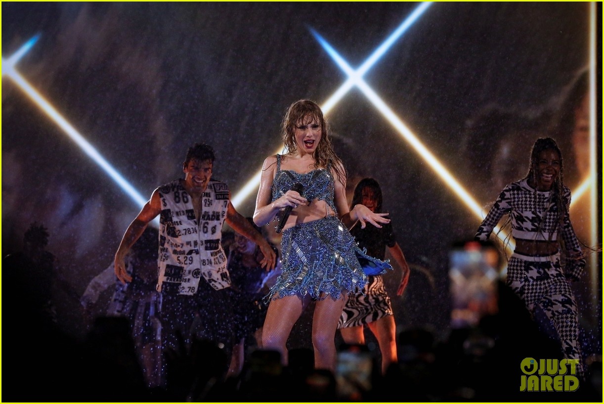 Photo: taylor swift rio rain show 112 | Photo 4988038 | Just Jared ...