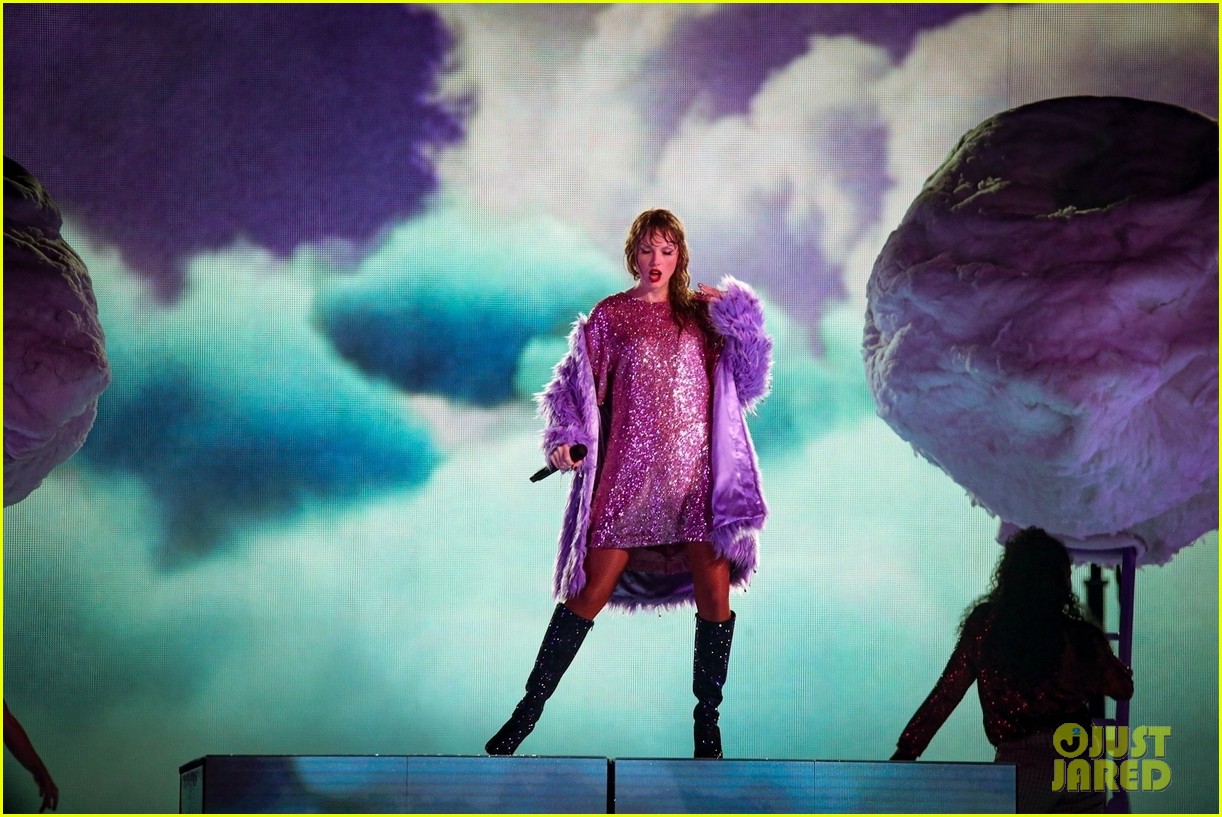 Photo: taylor swift rio rain show 120 | Photo 4988046 | Just Jared ...