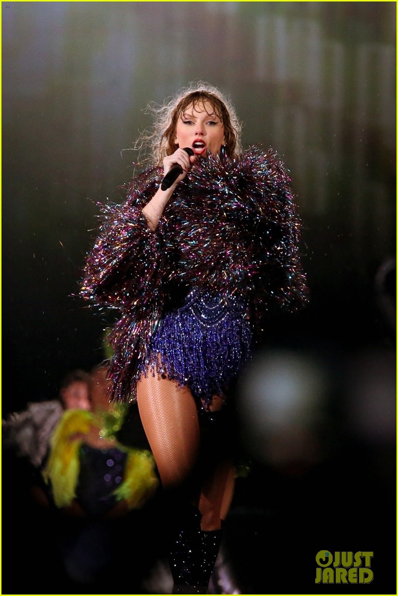 Photo: taylor swift rio rain show 133 | Photo 4988059 | Just Jared ...