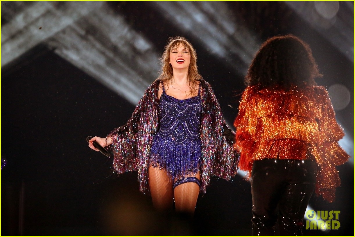 Photo: taylor swift rio rain show 135 | Photo 4988061 | Just Jared ...