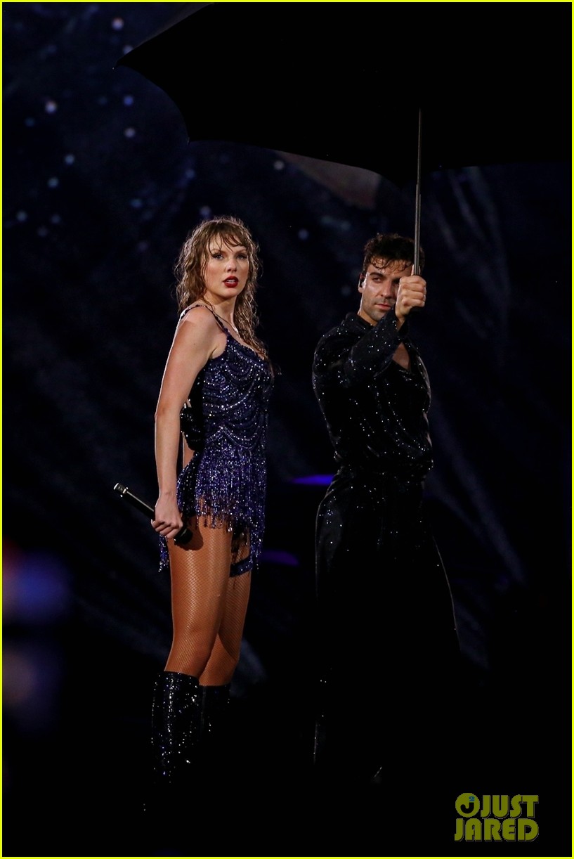 Photo: taylor swift rio rain show 163 | Photo 4988089 | Just Jared ...