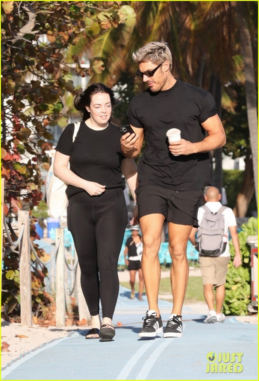 Chris Appleton Bares Ripped Body at the Beach in Miami Amid Divorce ...