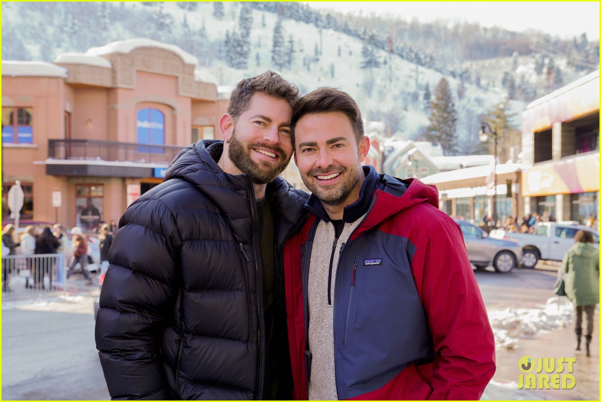 Jonathan Bennett Reveals His Real-Life Hallmark Channel Moment & It Was ...