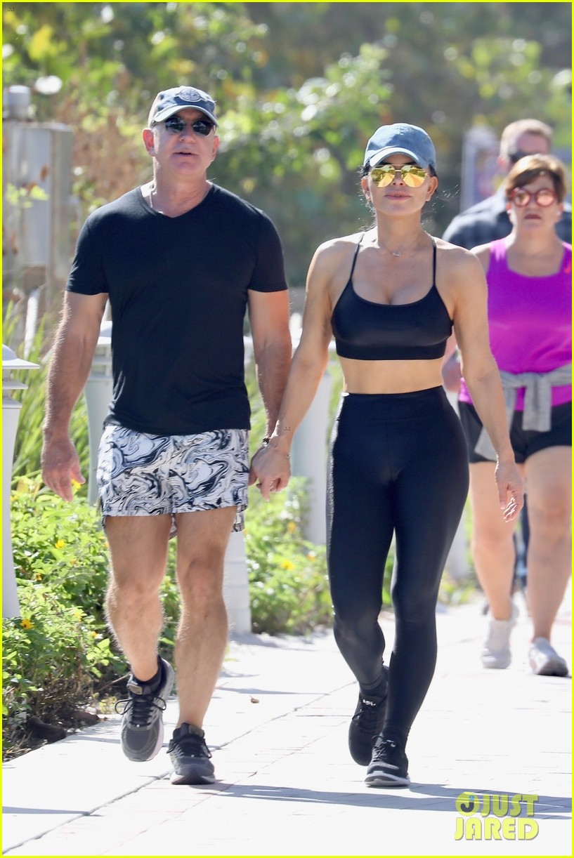 Jeff Bezos Wears Short Shorts for Shore Stroll with Lauren Sanchez ...