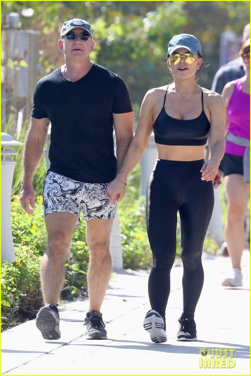 Jeff Bezos Wears Short Shorts for Shore Stroll with Lauren Sanchez ...