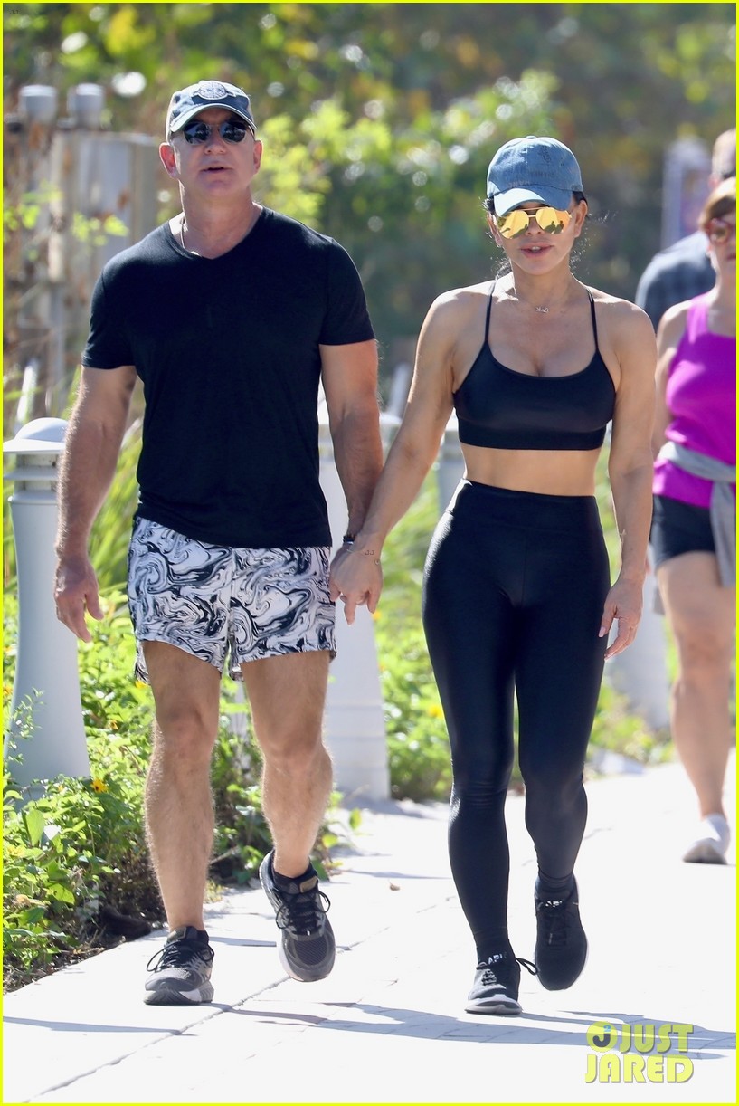 Jeff Bezos Wears Short Shorts for Shore Stroll with Lauren Sanchez ...