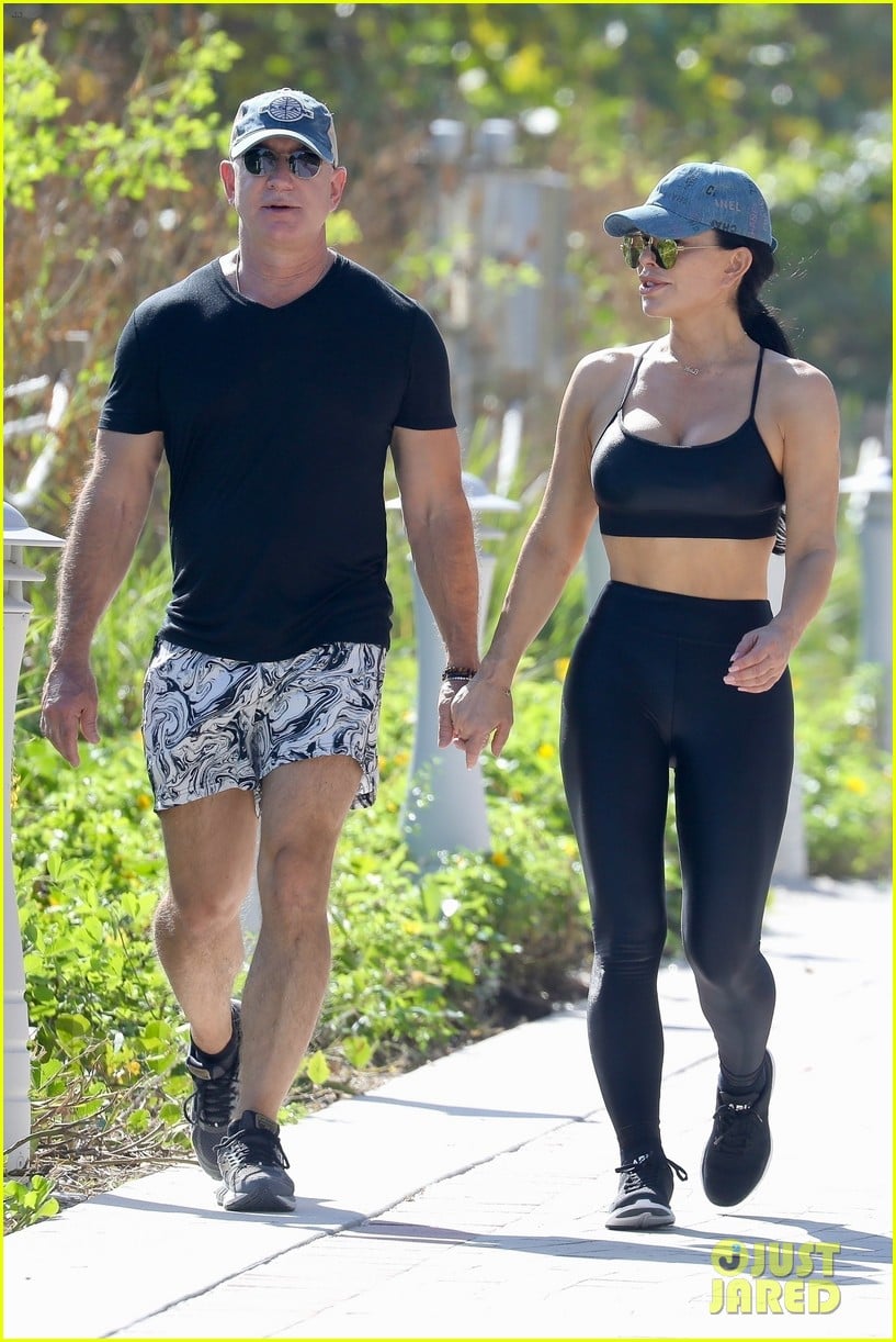 Jeff Bezos Wears Short Shorts for Shore Stroll with Lauren Sanchez ...