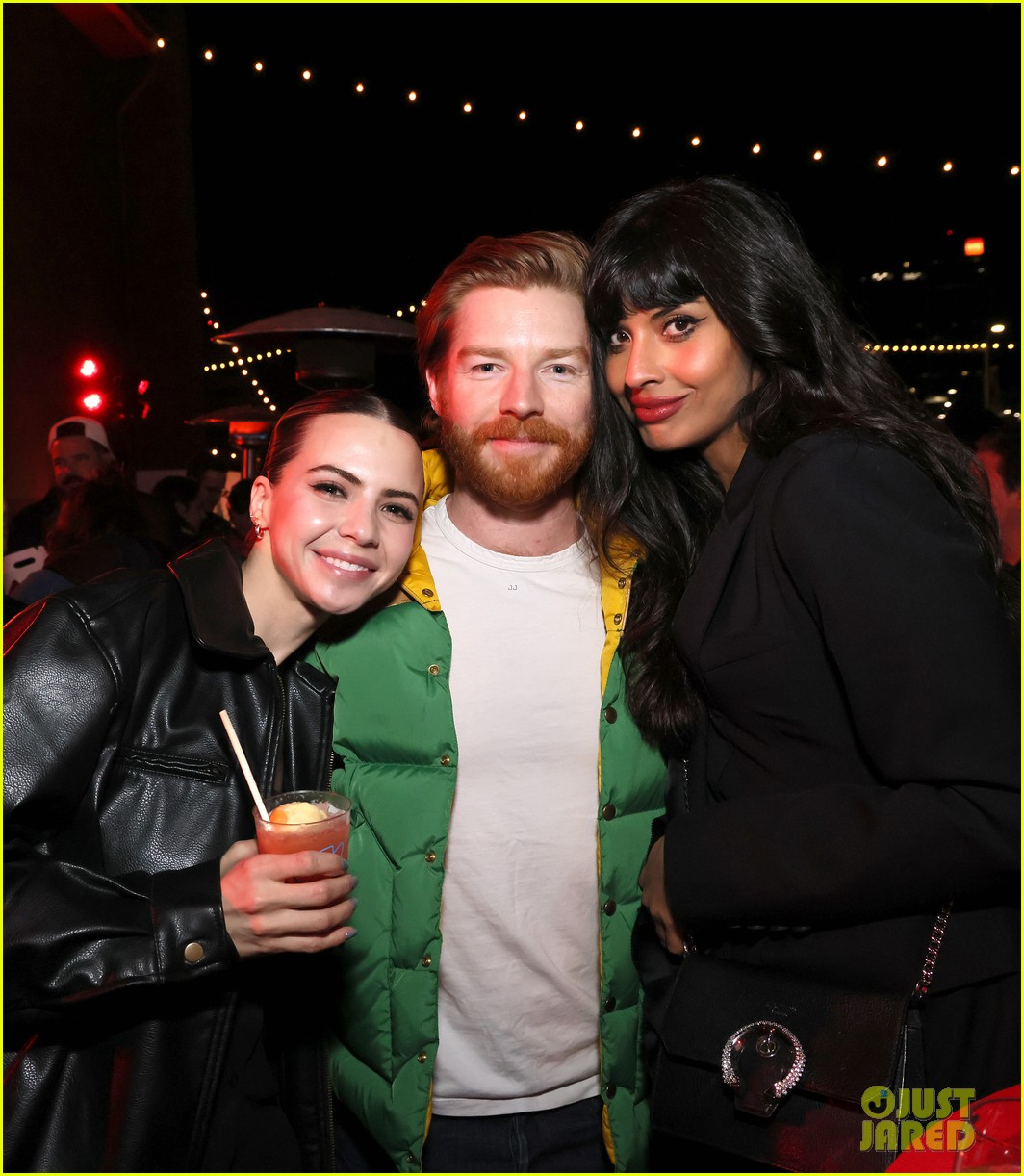 Chrissy Teigen, Mindy Kaling, & More Join Star-Studded Crowd at ...