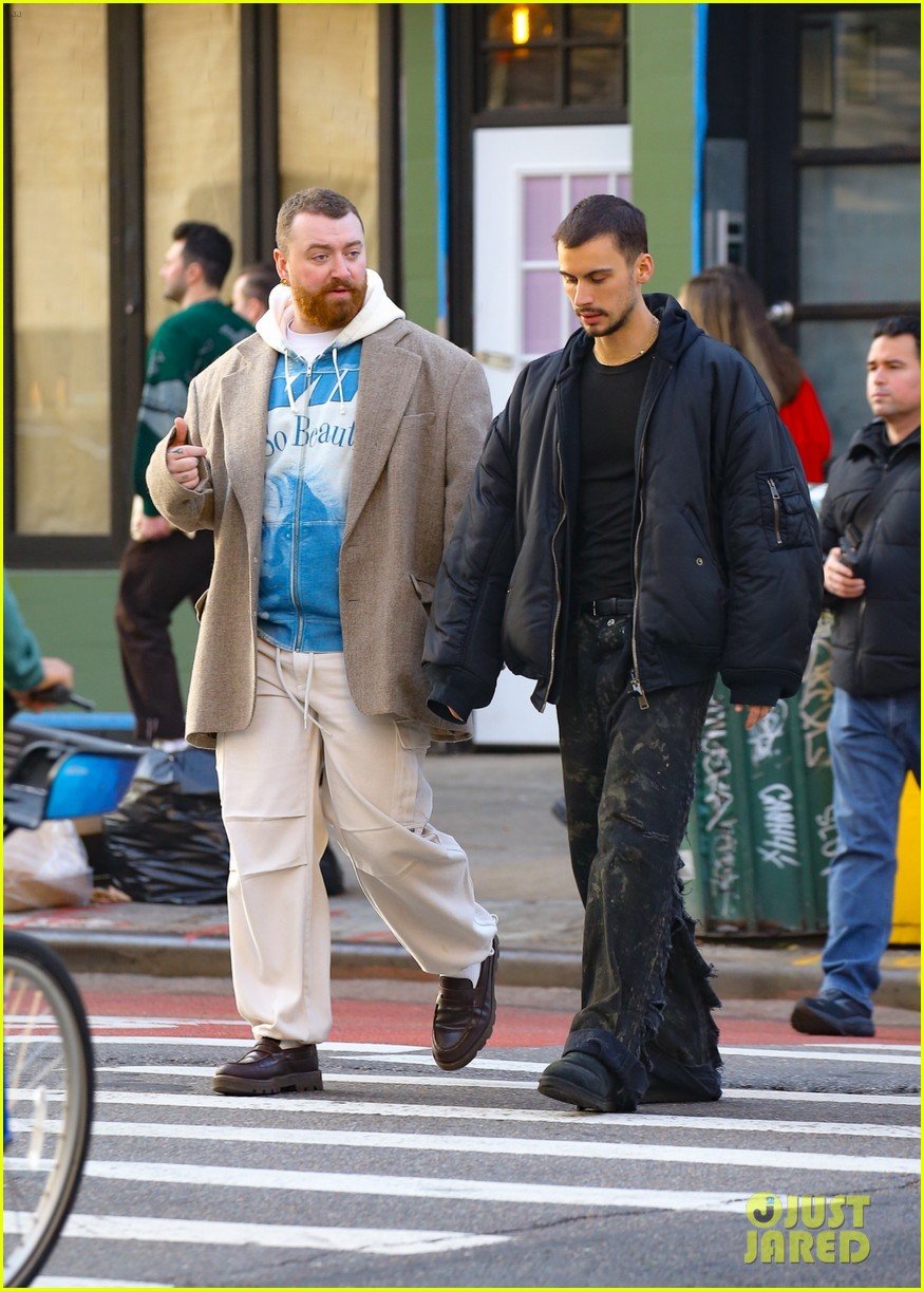 Sam Smith & Boyfriend Christian Cowan Share Loving Embrace During ...