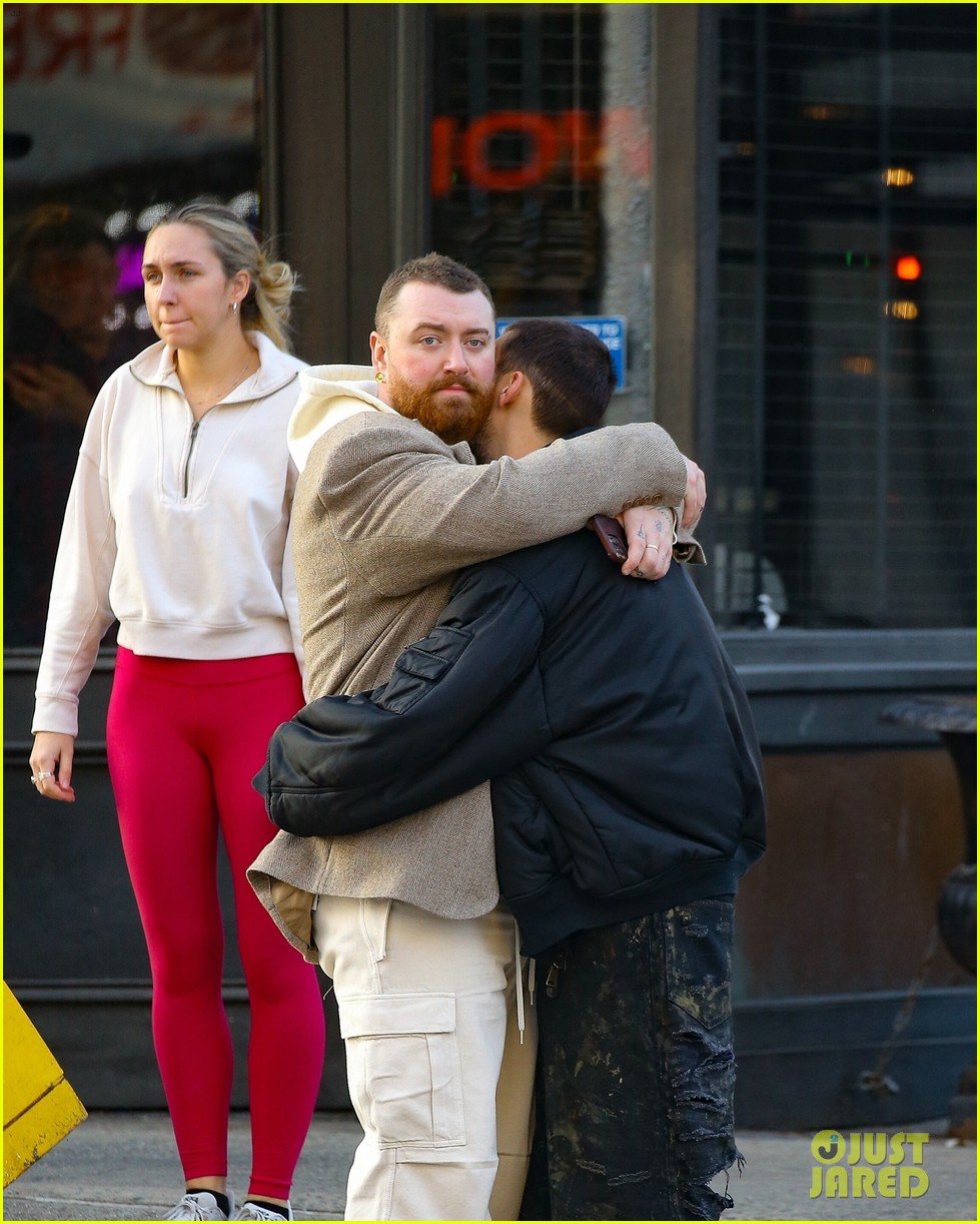 Sam Smith & Boyfriend Christian Cowan Share Loving Embrace During ...