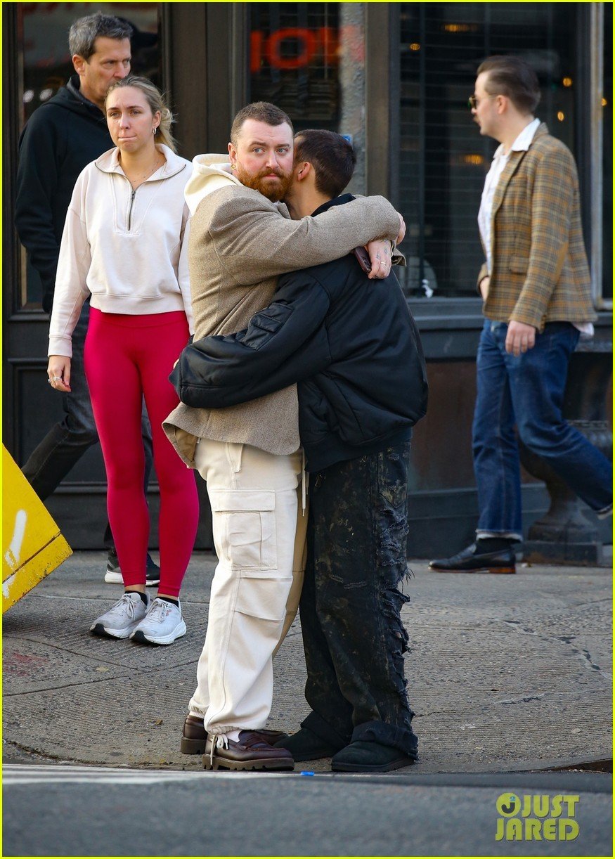 Sam Smith & Boyfriend Christian Cowan Share Loving Embrace During ...