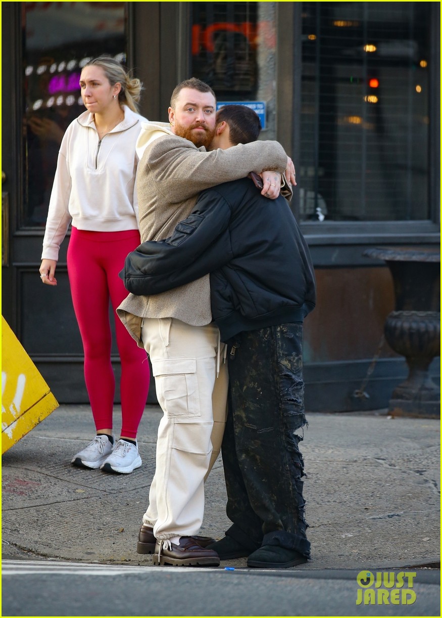 Sam Smith & Boyfriend Christian Cowan Share Loving Embrace During ...