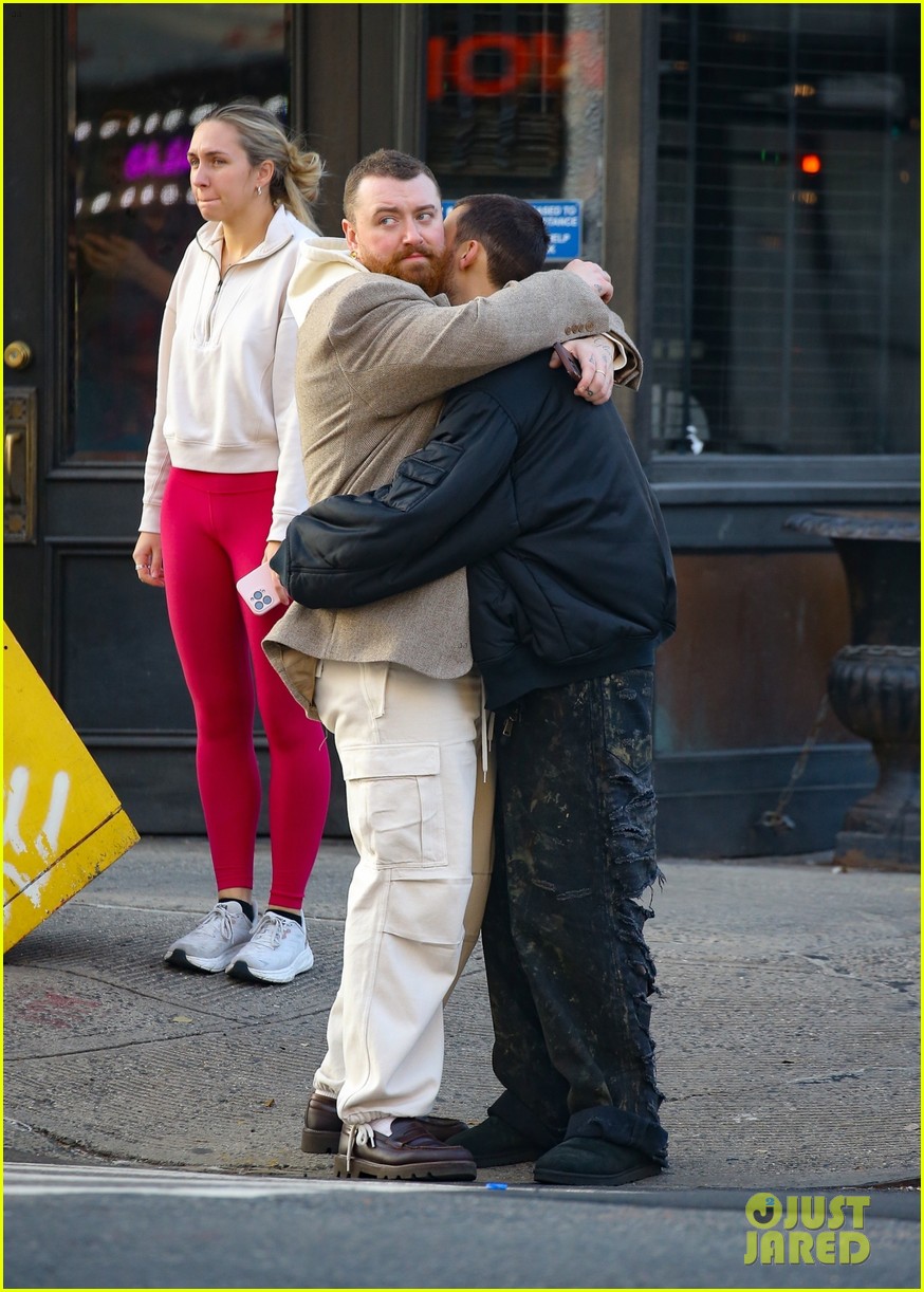 Sam Smith & Boyfriend Christian Cowan Share Loving Embrace During ...